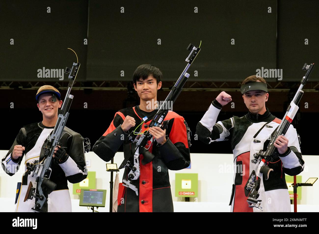 China's Sheng Lihao, center, Sweden's Victor Lindgren, left, and broze ...