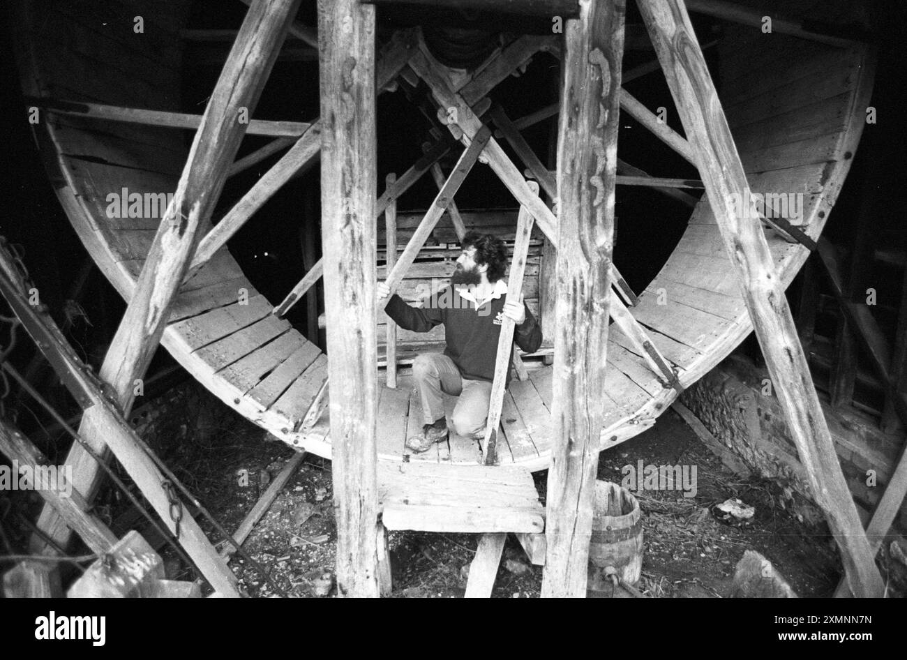 Repairing the Donkey Wheel at the National Trust's Saddlescombe Farm on ...