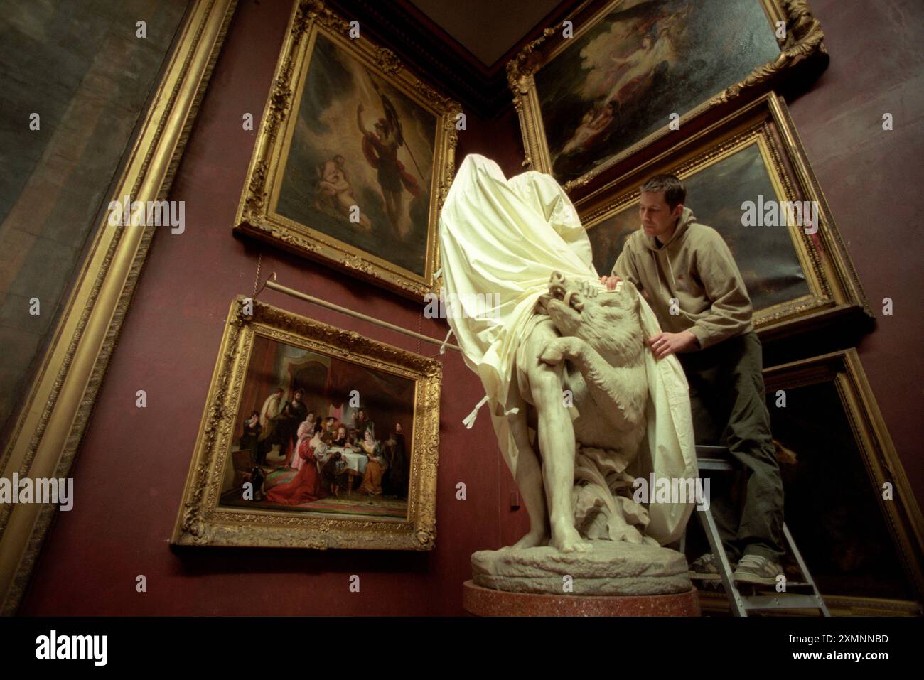 Petworth House Statues ? Picture by Roger Bamber Stock Photo - Alamy