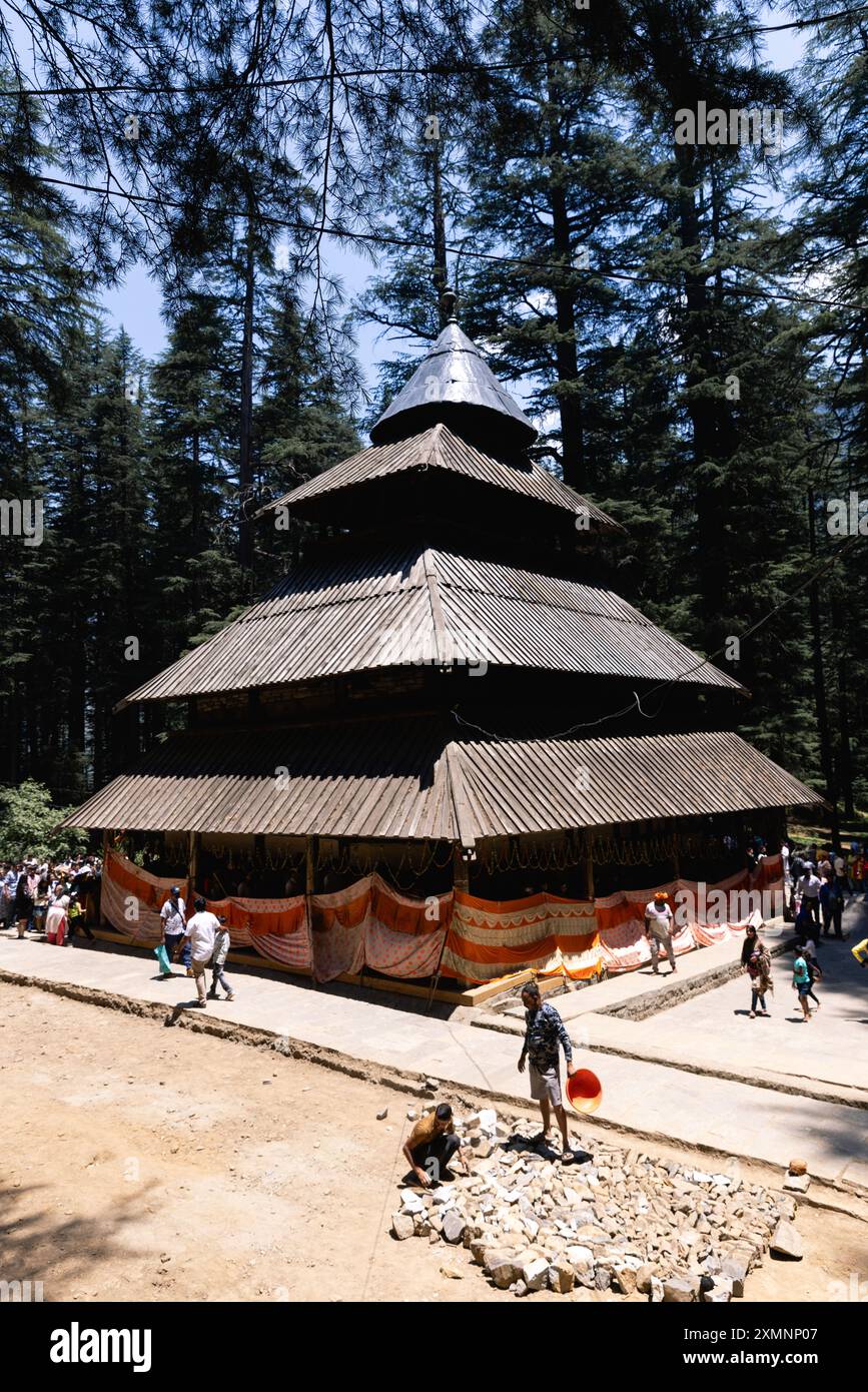 Himachal pradesh tradition ritual hi-res stock photography and images ...