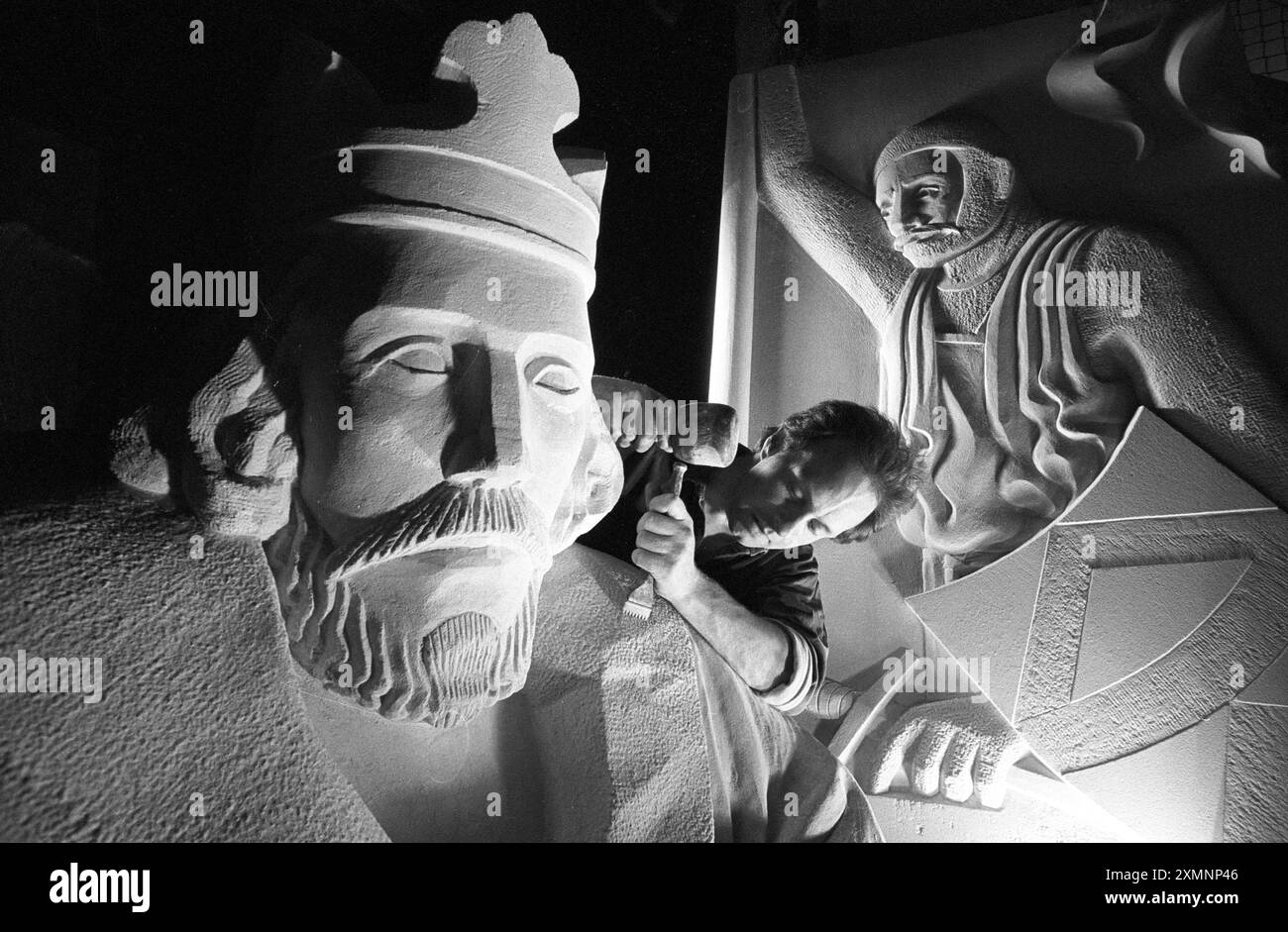 David Parfitt finishing a statue of King John with Baron Robert ...