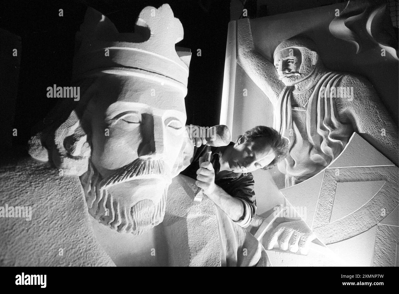 David Parfitt finishing a statue of King John with Baron Robert ...