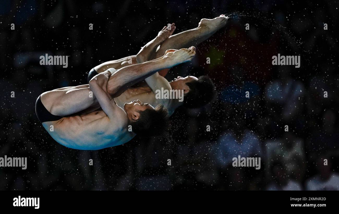 China's Lian Junjie and Yang Hao compete in the men's synchronised 10m ...