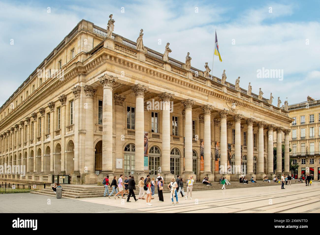 Opera bordeaux hi-res stock photography and images - Alamy