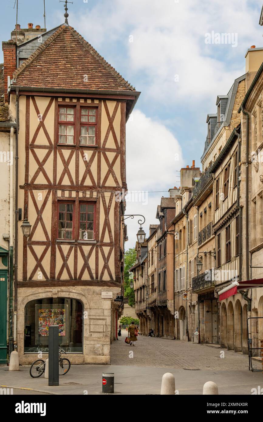 Beautiful buildings historic old hi-res stock photography and images ...