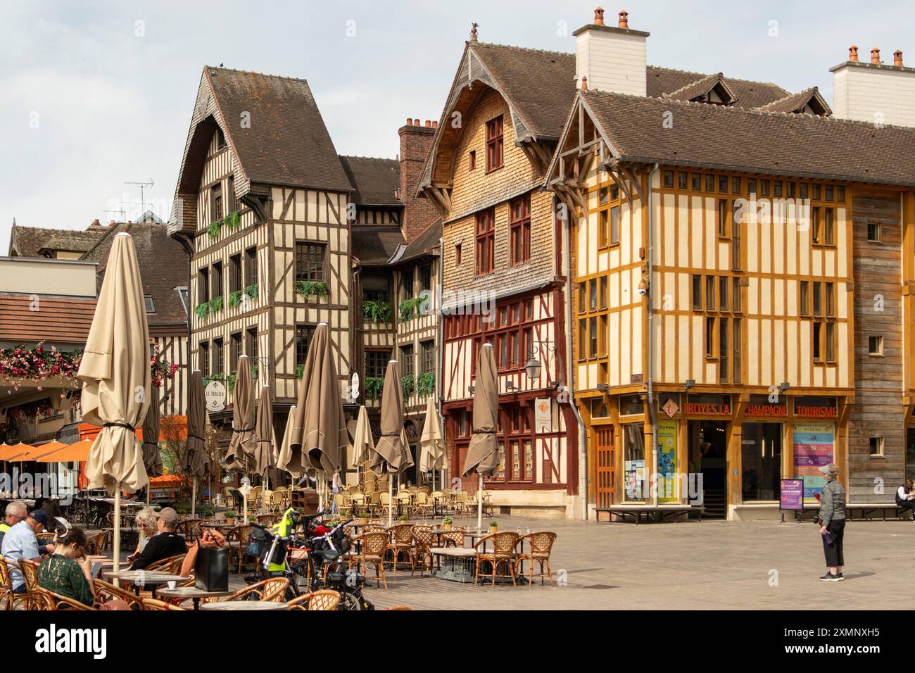 Grand place historic buildings hi-res stock photography and images - Alamy