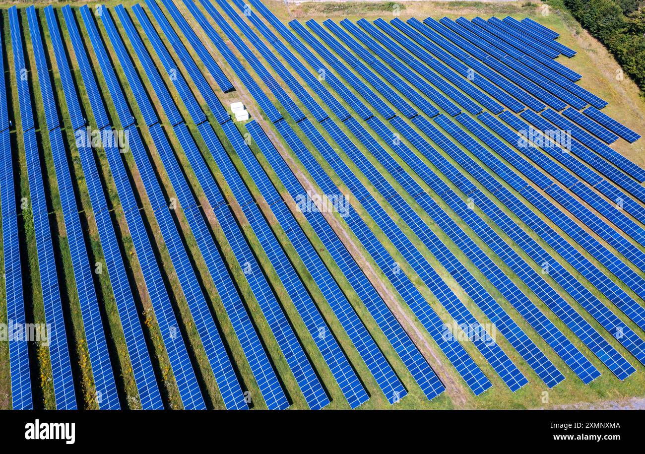 29 July 2024, Mecklenburg-Western Pomerania, Wismar: Solar modules in a ...