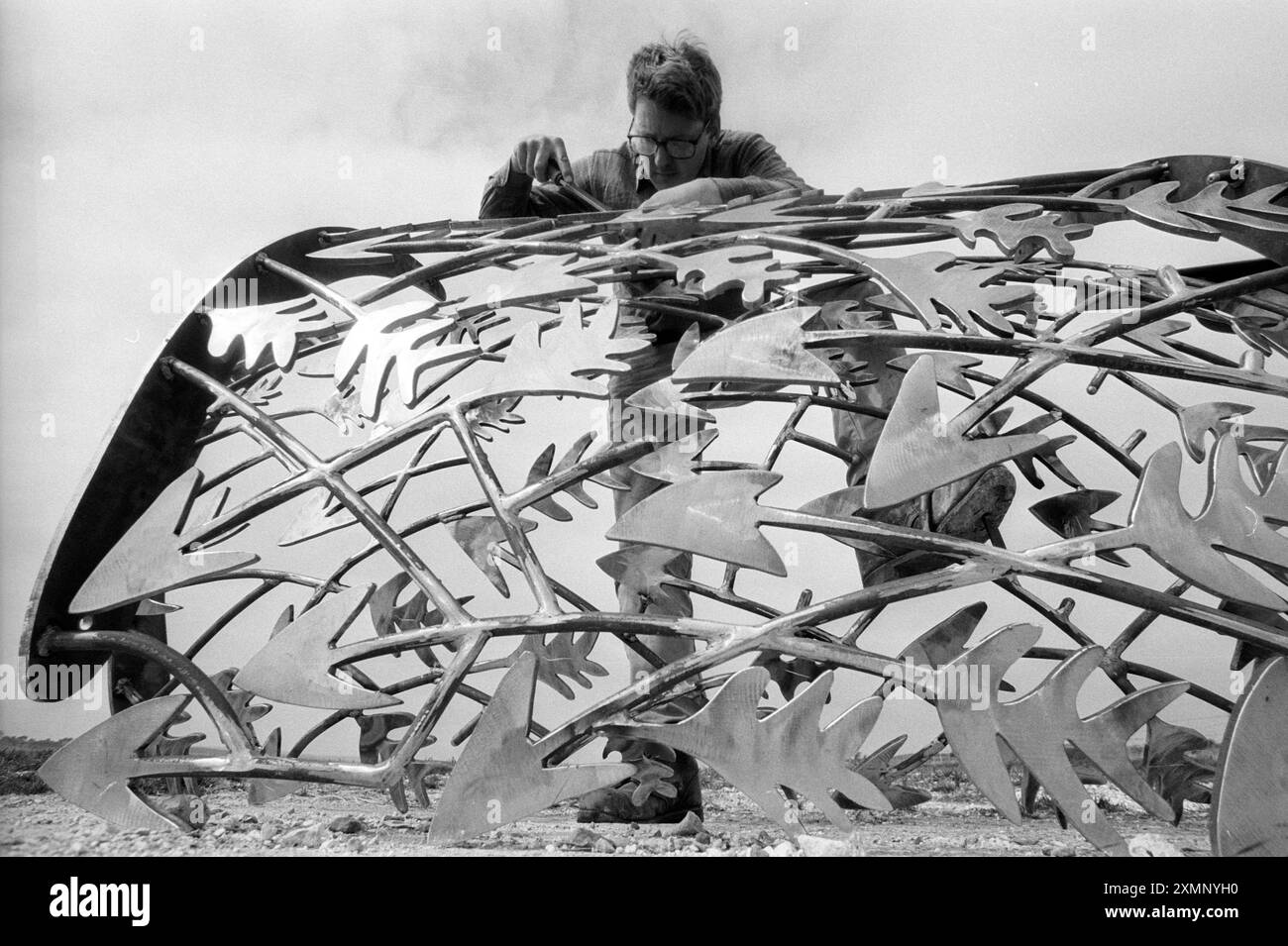Sculptor Jon Mills at work on his Arrow Fences ???? 3 April 1995 ...