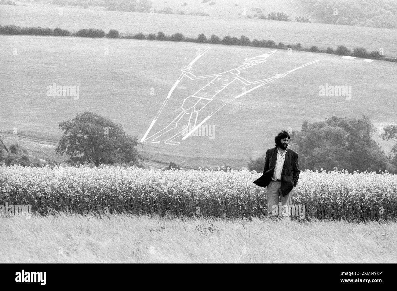 Steve Bell , Guardian cartoonist with chalk carving of John Major ...