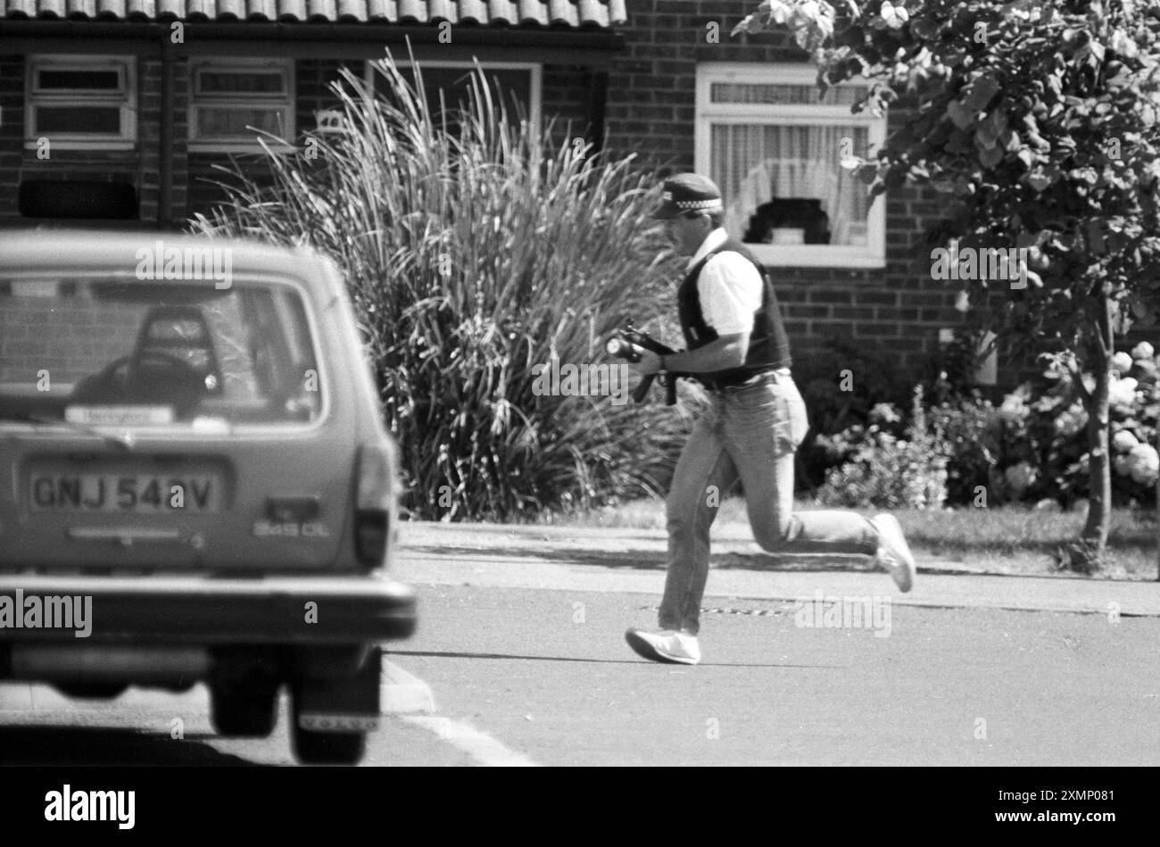 Police Siege , Eastbourne 14 August 1991 Stock Photo - Alamy