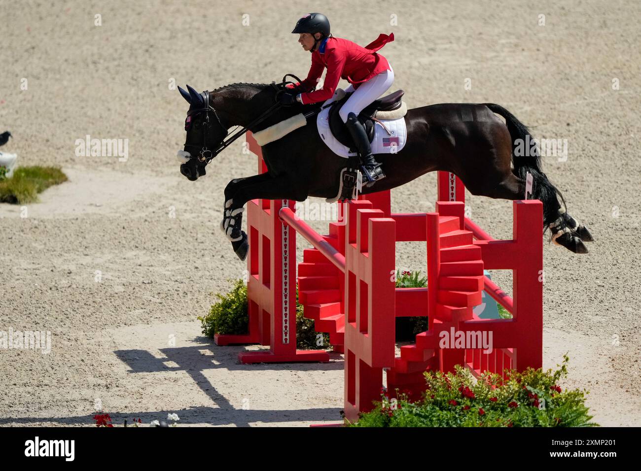Elisabeth Halliday of the United States, riding Nutcracker, competes in ...