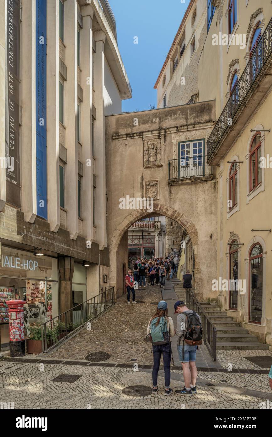 Puerta de la torre de la barbacana hi-res stock photography and images ...
