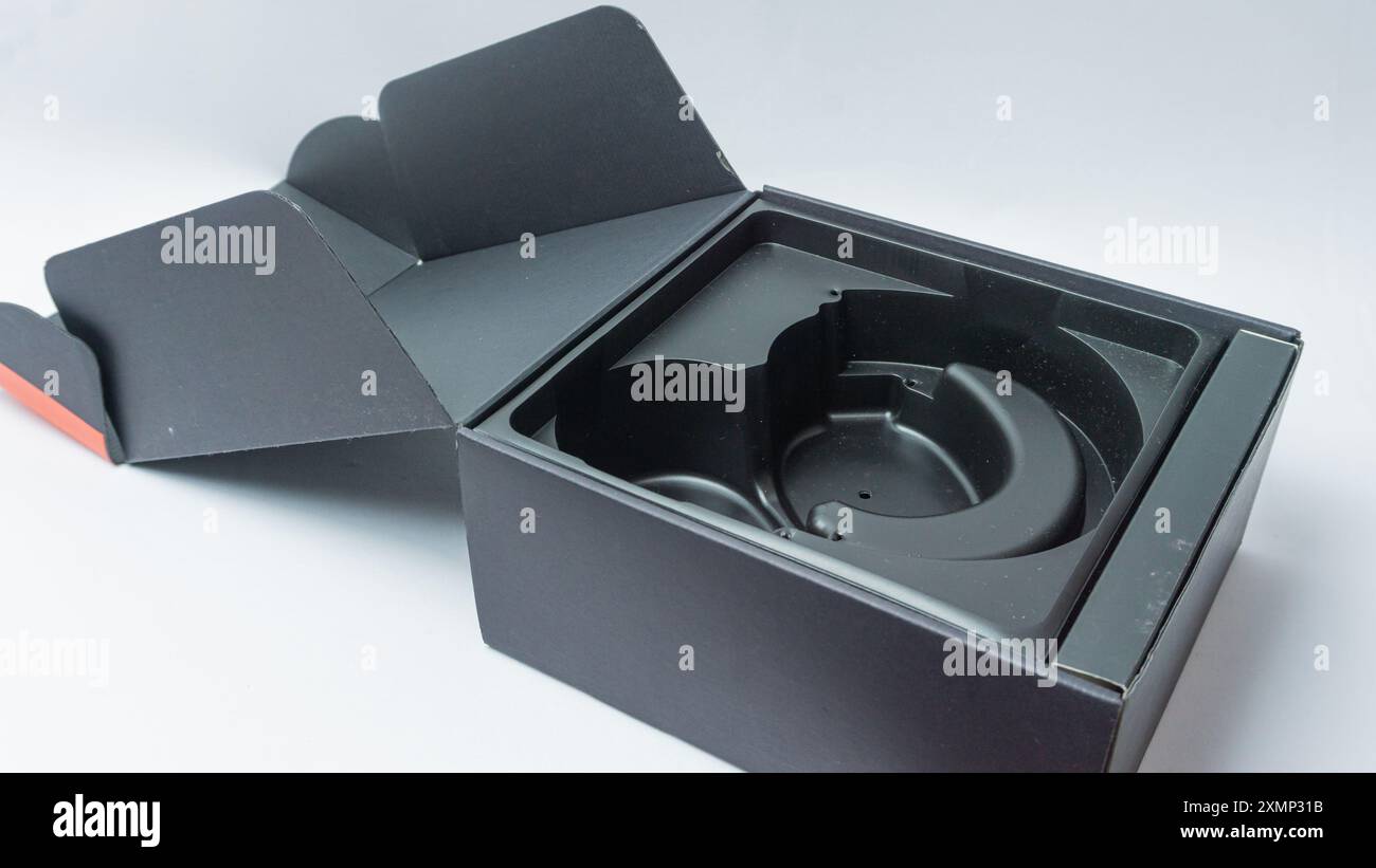 Headset packaging hi-res stock photography and images - Alamy