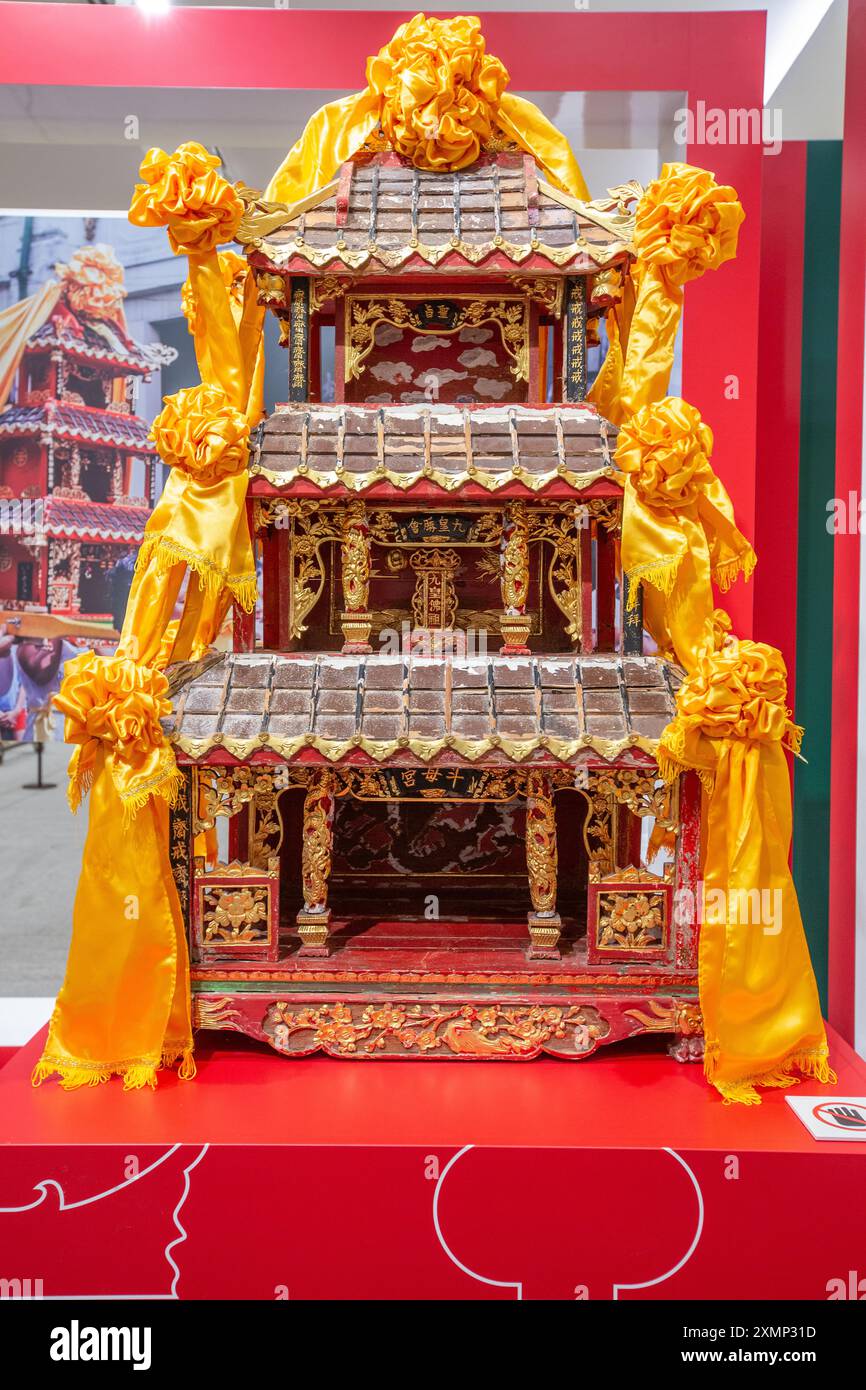 Tiered display hi-res stock photography and images - Alamy