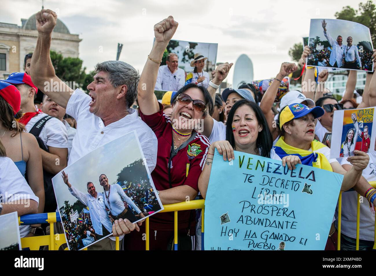 Venezuelans chant slogans while holding placards during a rally ...
