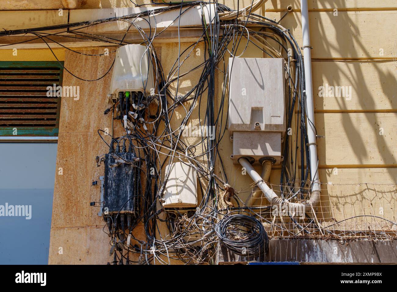 Overhead power lines installation hi-res stock photography and images ...