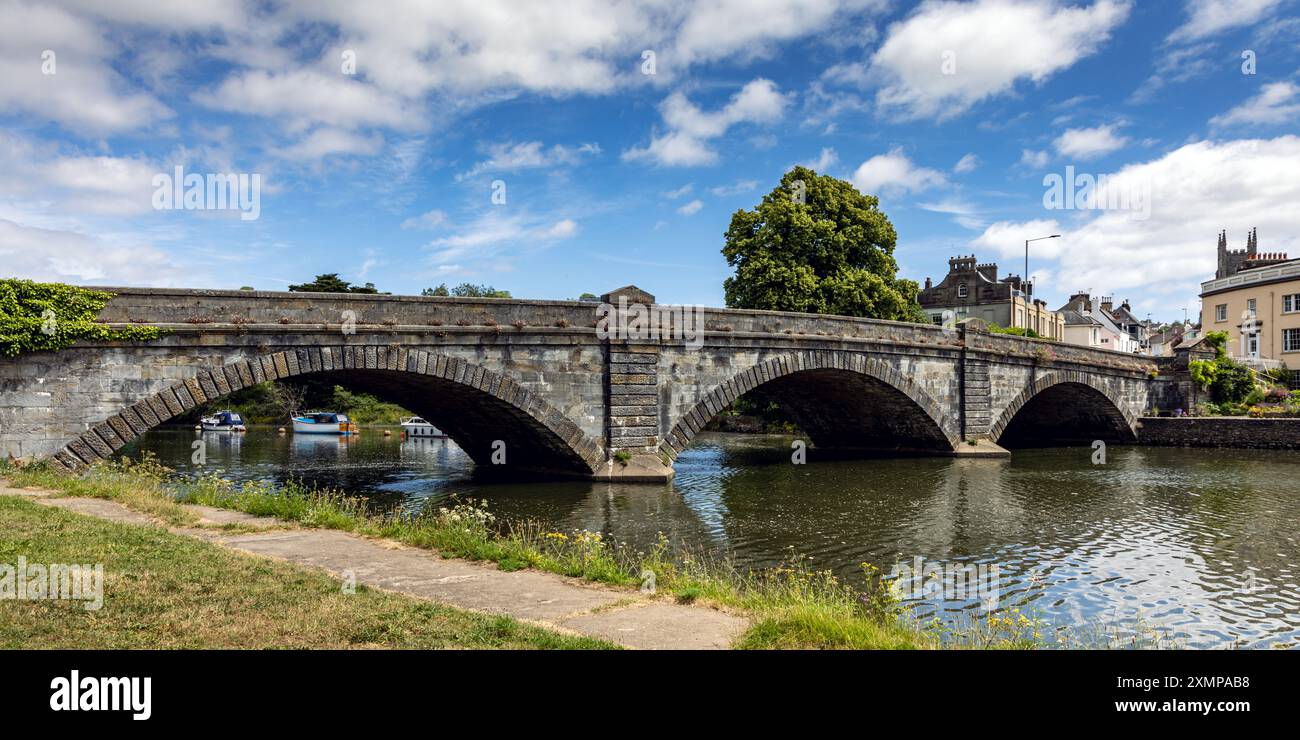 Totnes bridge over the River Dart in Devon, England Stock Photo - Alamy