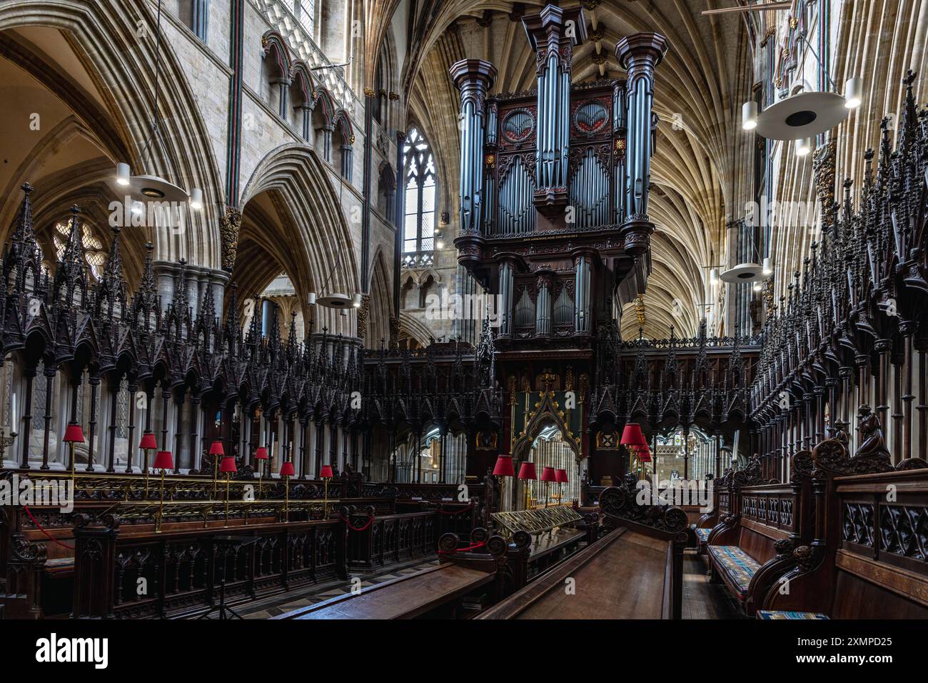 The magnificent organ in the quire inside Exeter cathedral in Devon ...