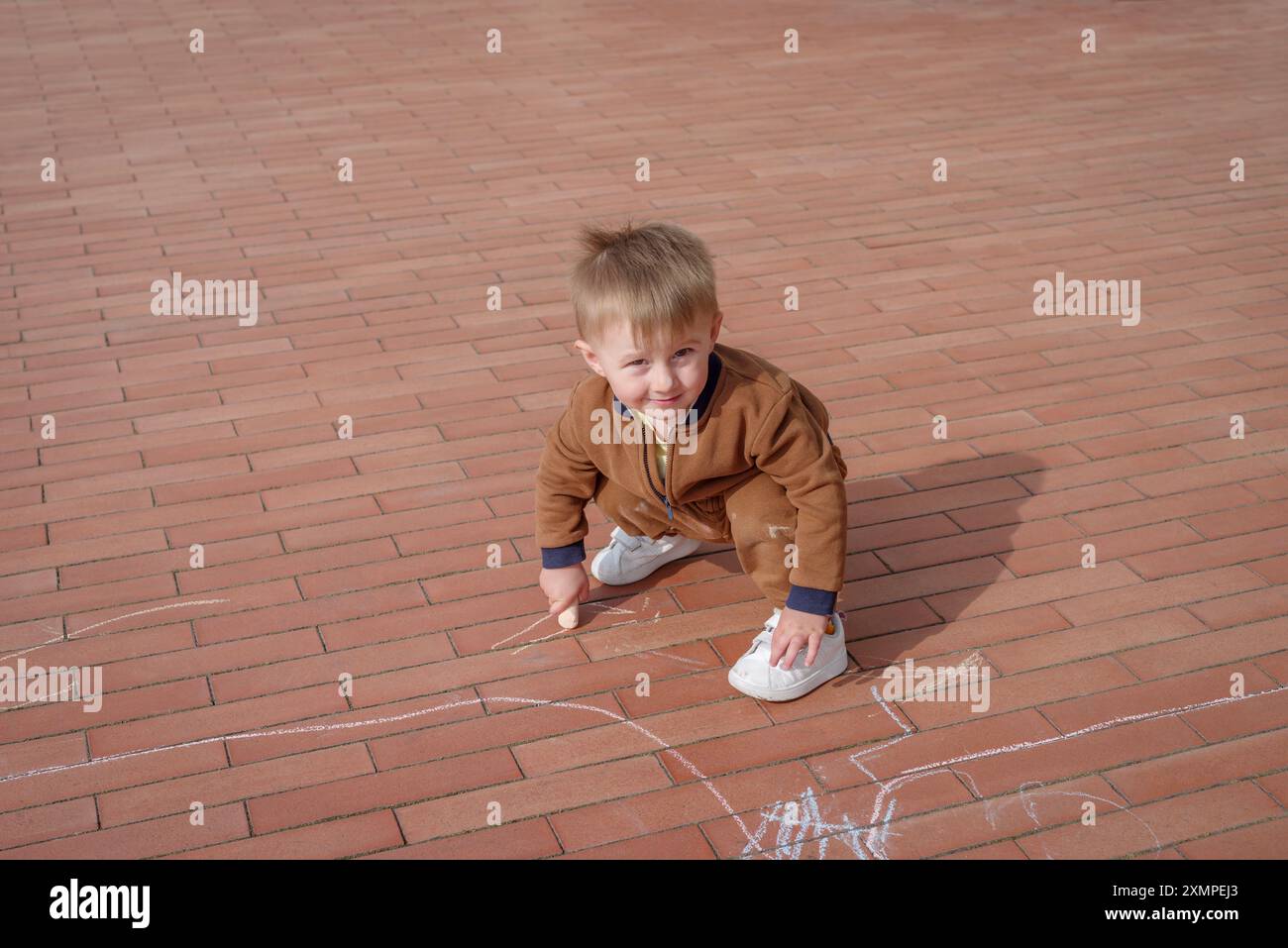 Overhead view child drawing hi-res stock photography and images - Alamy