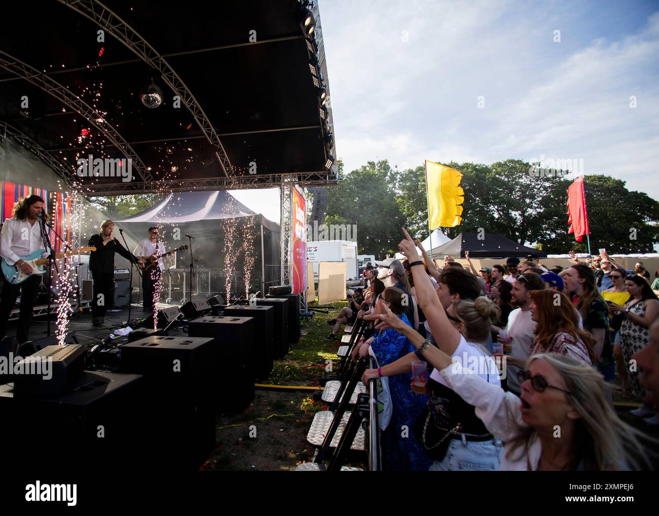 Sundara Karma, Lazydays Festival, Southend-on-Sea, Essex © Clarissa ...