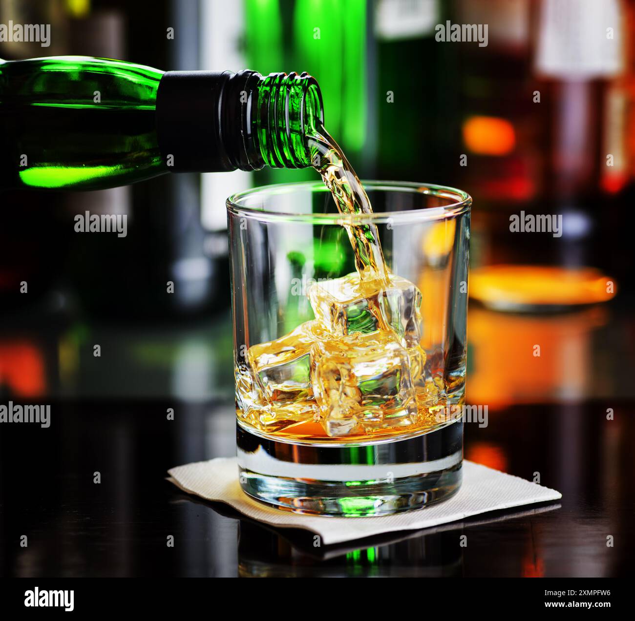 Pouring whiskey close up hi-res stock photography and images - Alamy