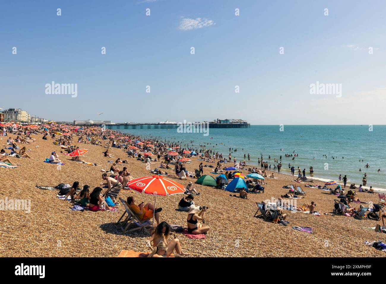Brighton beach, City of Brighton, East Sussex, UK. August heatwave on a ...