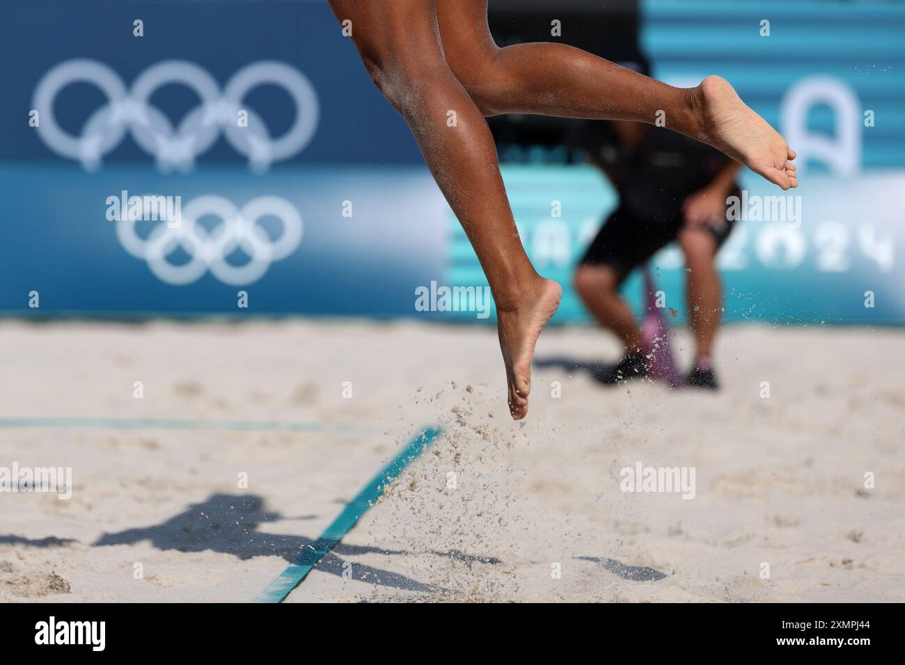 Paris, France. 29th July, 2024. Xia Xinyi of China serves to players of ...