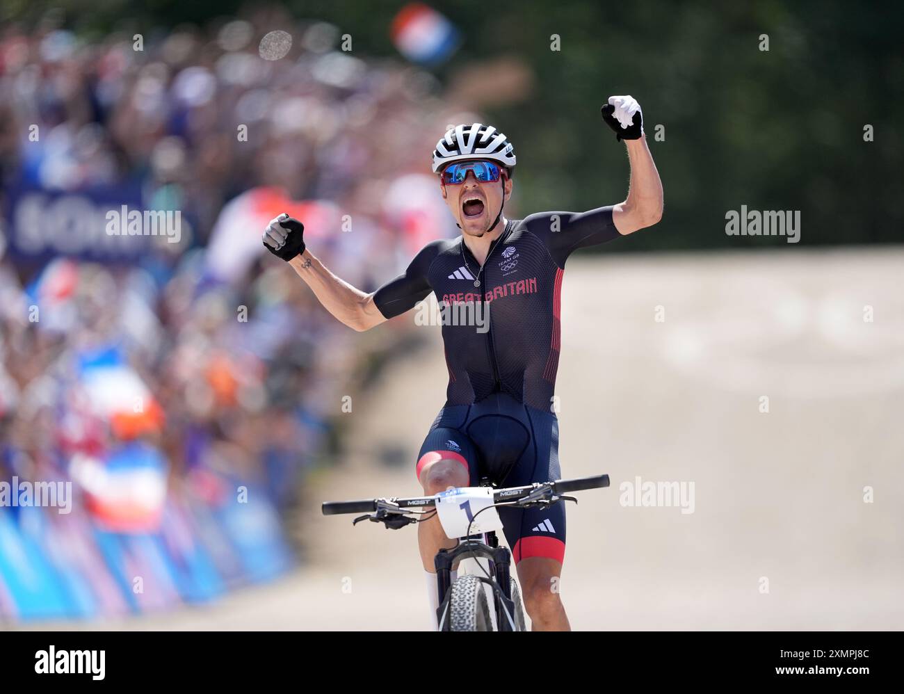 Great Britain's Tom Pidcock crosses the line to win gold during the Men ...