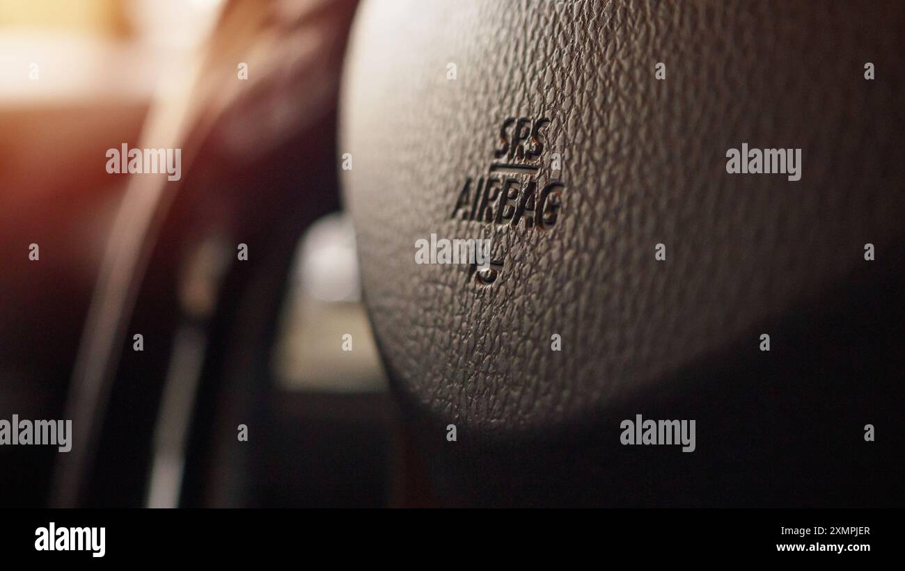 Safety airbag sign on car steering wheel with horn icon Stock Photo - Alamy
