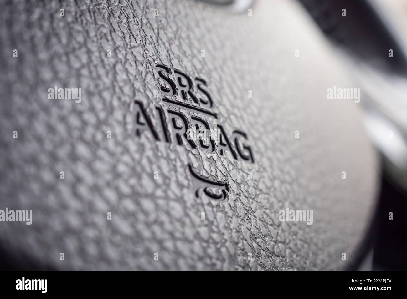 Safety airbag sign on car steering wheel with horn icon Stock Photo - Alamy