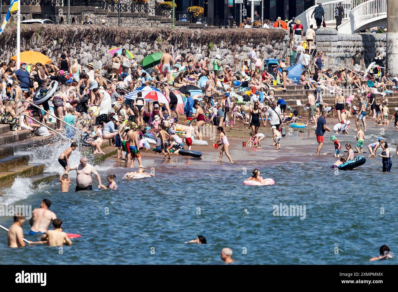Torquay, UK 29th Jul 2024. Tourists enjoy the sunshine on the beach at ...