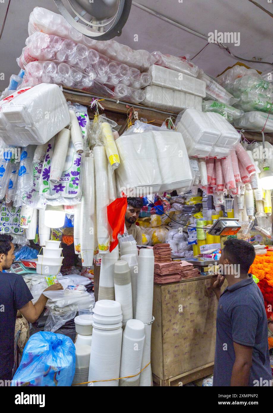 Plastic pollution people bangladesh hi-res stock photography and images - Alamy