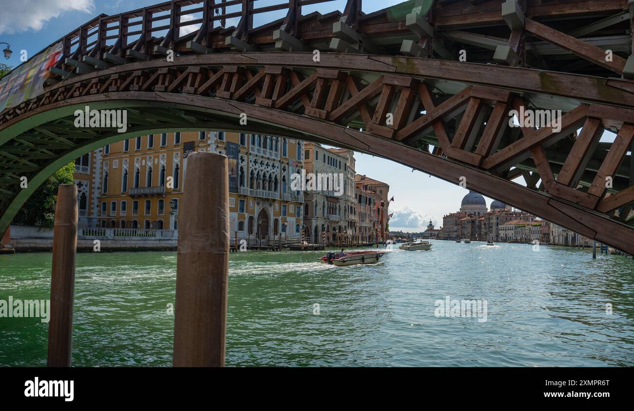 Bridge over venetian canal hi-res stock photography and images - Alamy