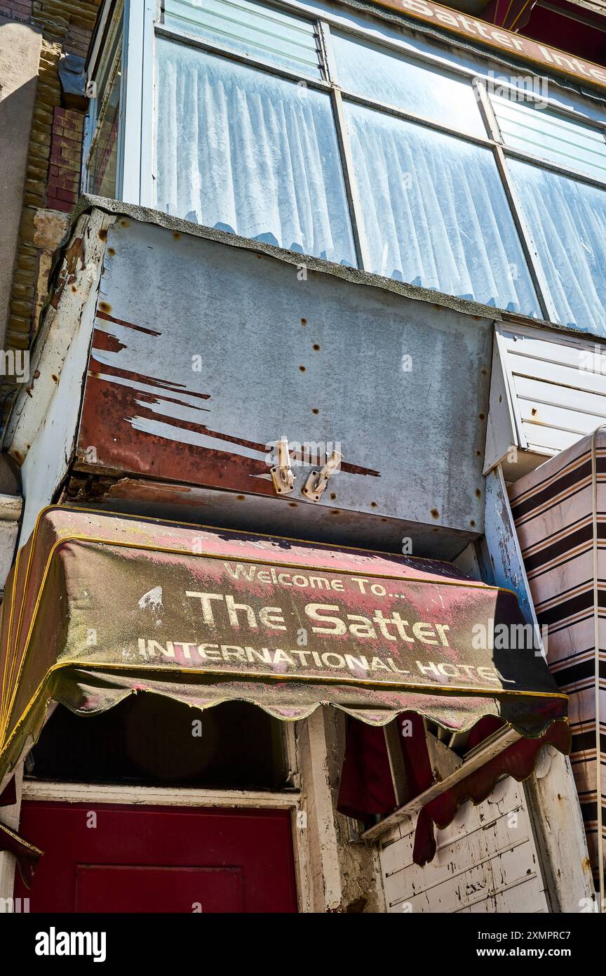 Front door and canopy of rundown and empty hotel in Blackpool Stock ...