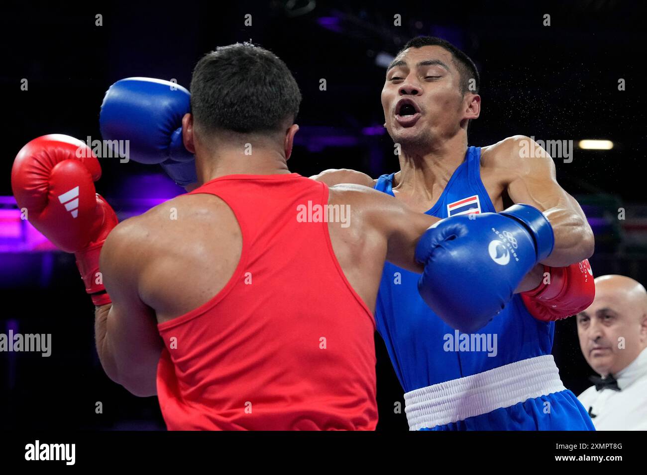 Venezuela's Jesus Cova, left, fights Thailand's Bunjong Sinsiri in ...