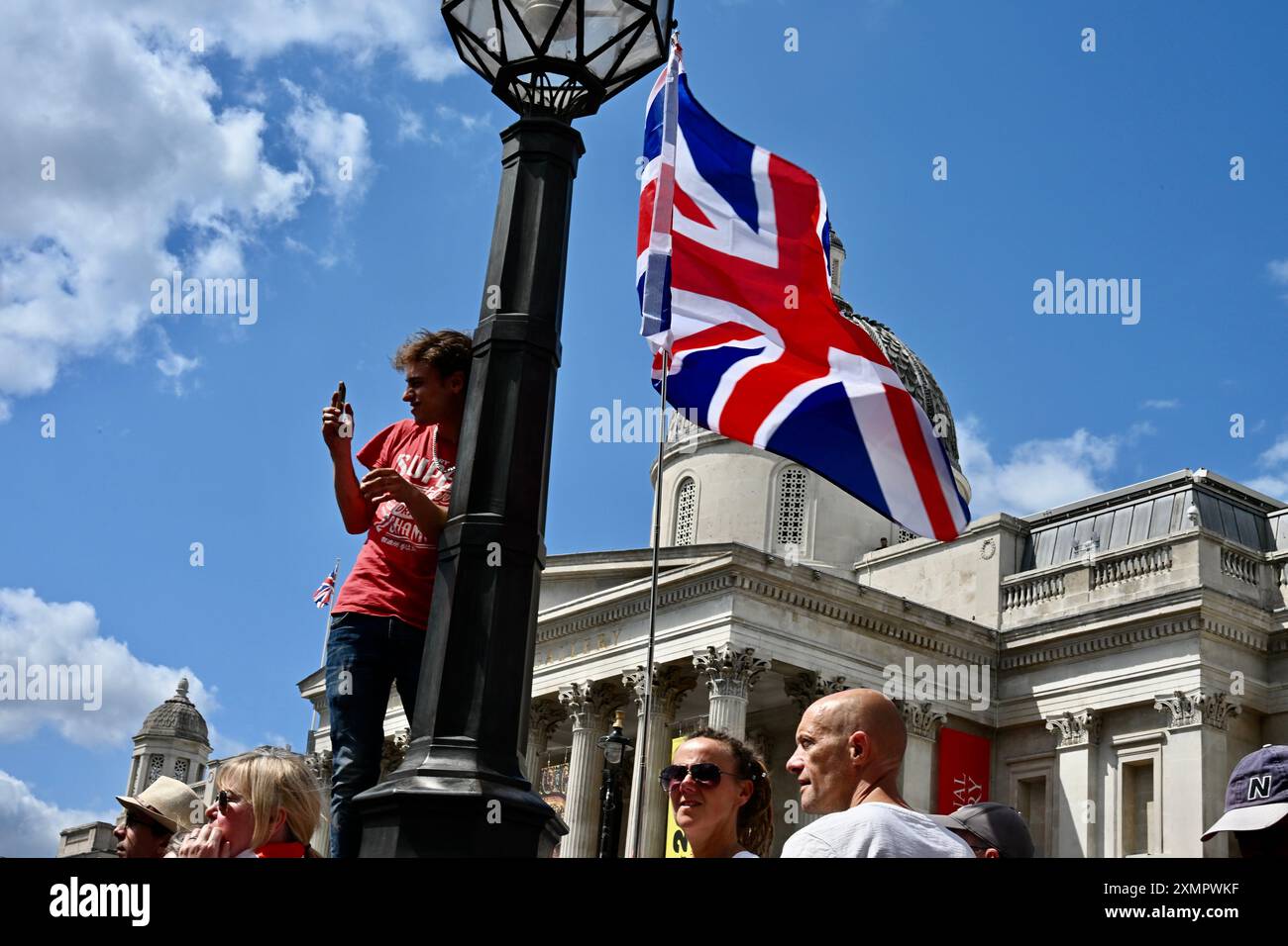 Tommy robinson trafalgar square hi-res stock photography and images - Alamy