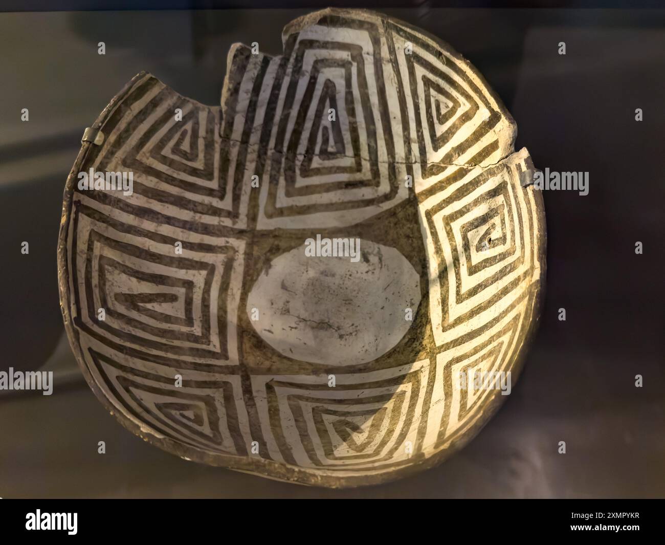 Native american pottery black and white hi-res stock photography and ...