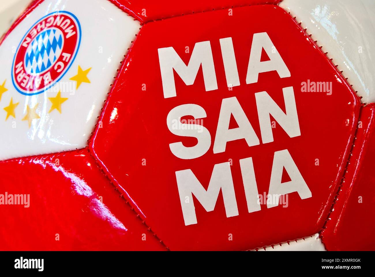 Vereinslogo von FC Bayern München, Fussball Sportverein, Slogan - Mia ...