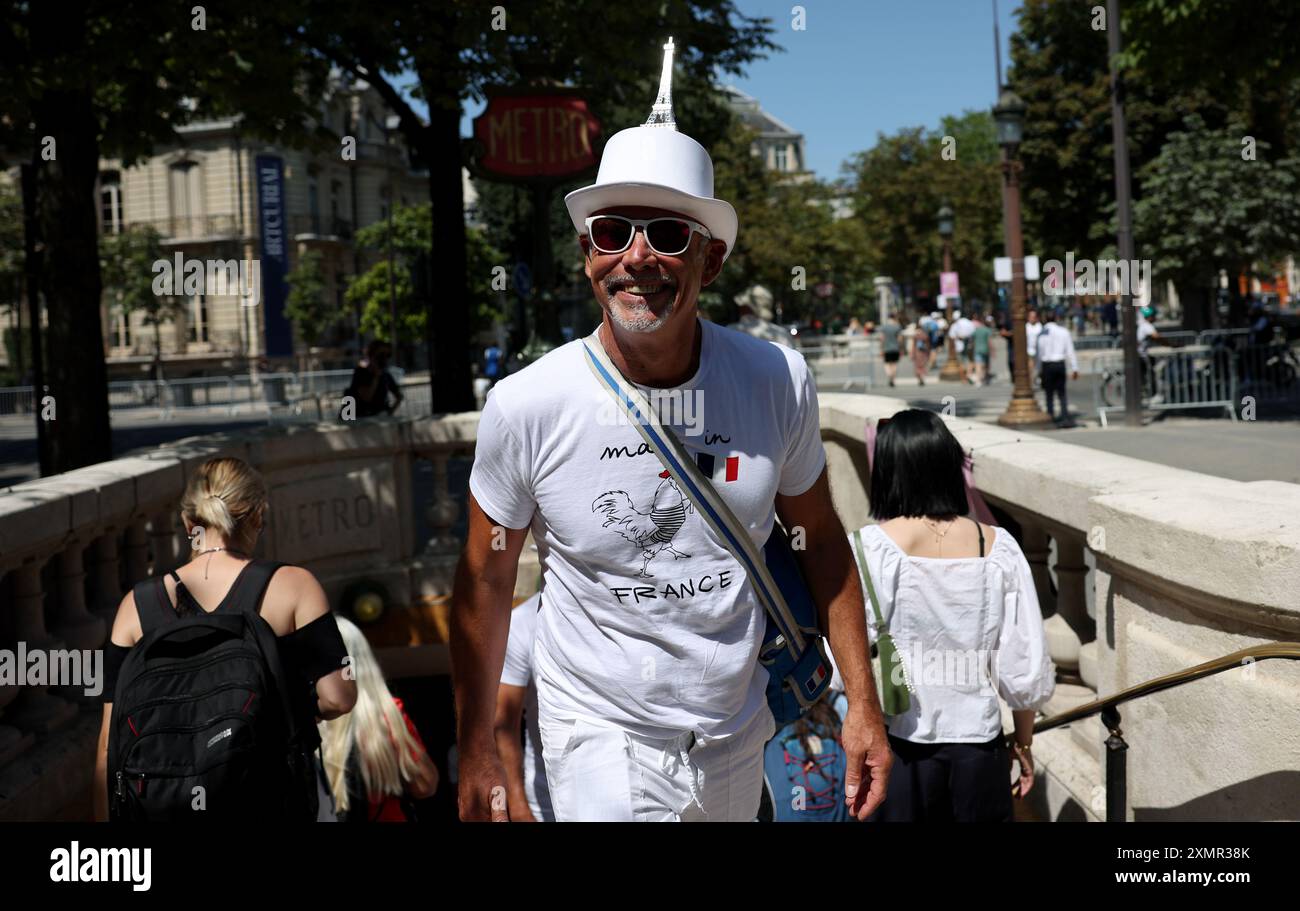 Paris, France. July 29th 2024. A Olympics fan with a white hat ...