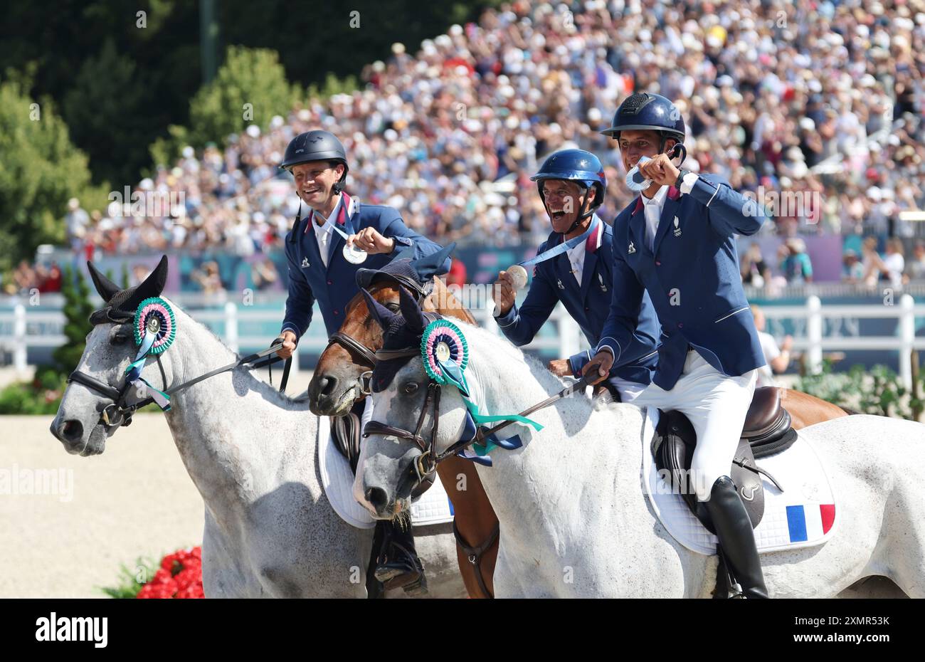 Team France celebrates after placing 2nd in the Equestrian Eventing ...