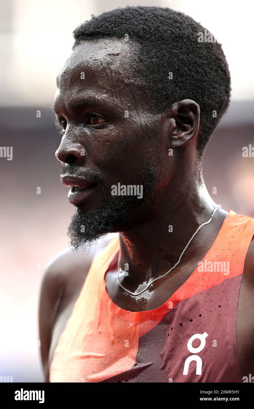 Male olympic runners side profile hi-res stock photography and images ...