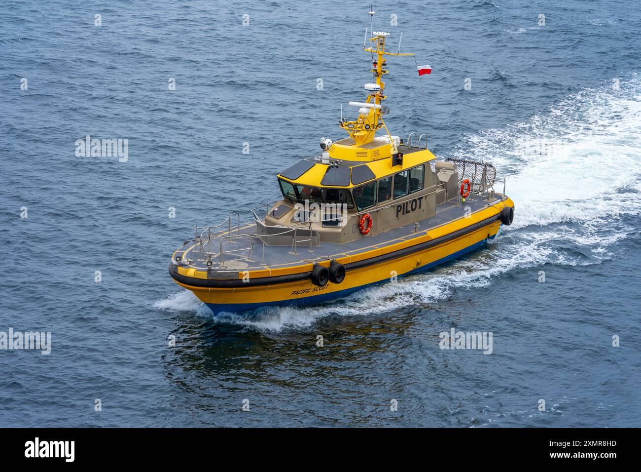 Ship tire fender boat hi-res stock photography and images - Alamy
