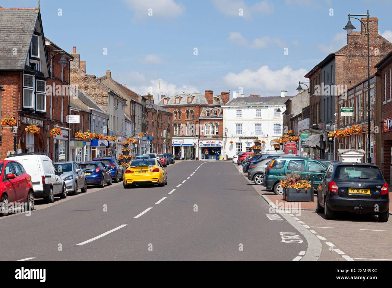 Sutton place england hi-res stock photography and images - Alamy