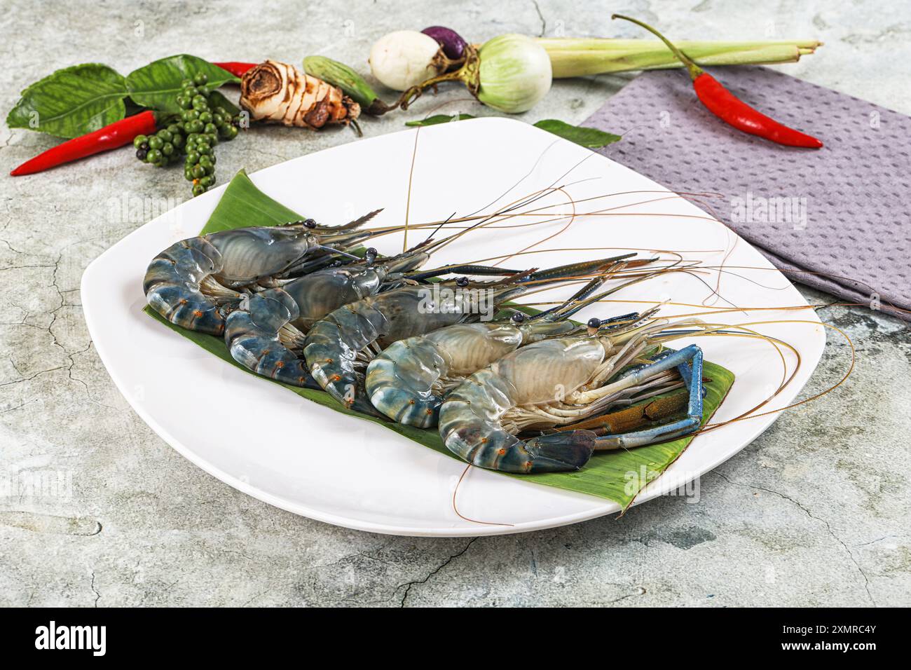 Raw blue river prawn in the plate for cooking Stock Photo - Alamy