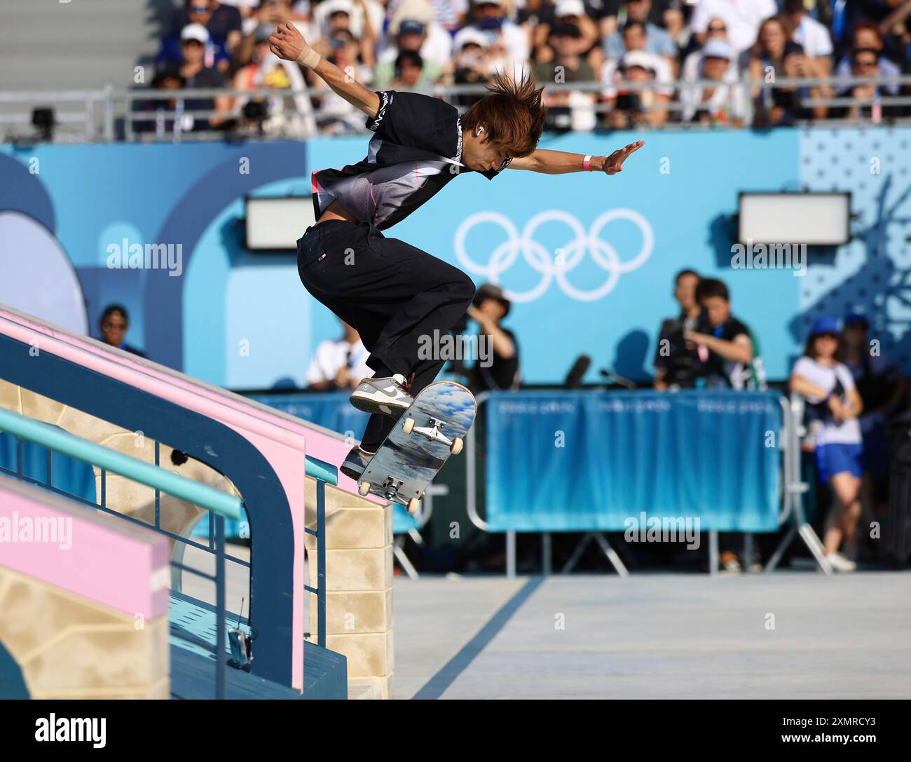 HORIGOME Yuto of Japan pulls off the final trick during the men's ...