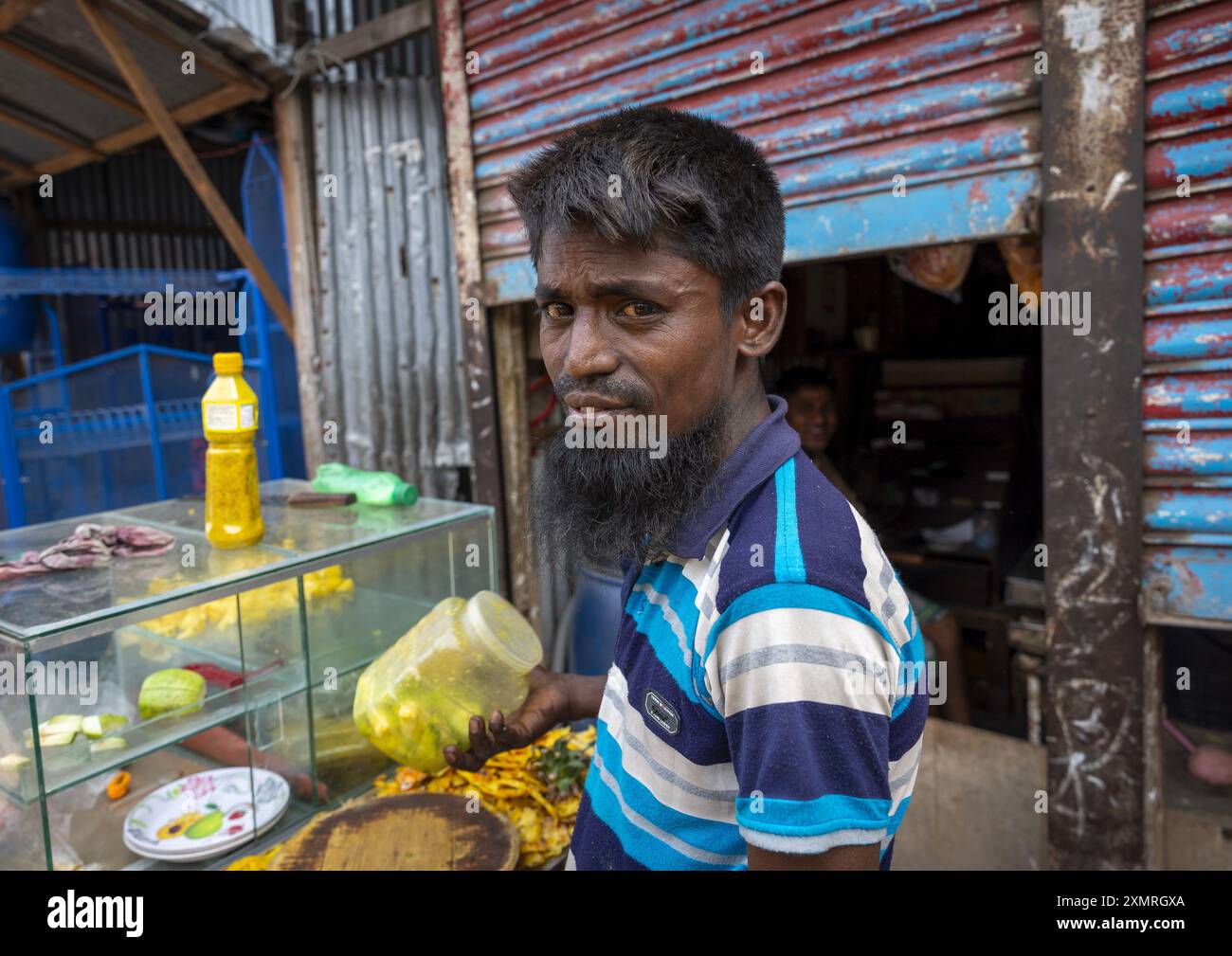 Portrait of a bangladeshi man selling food in the street, Dhaka ...