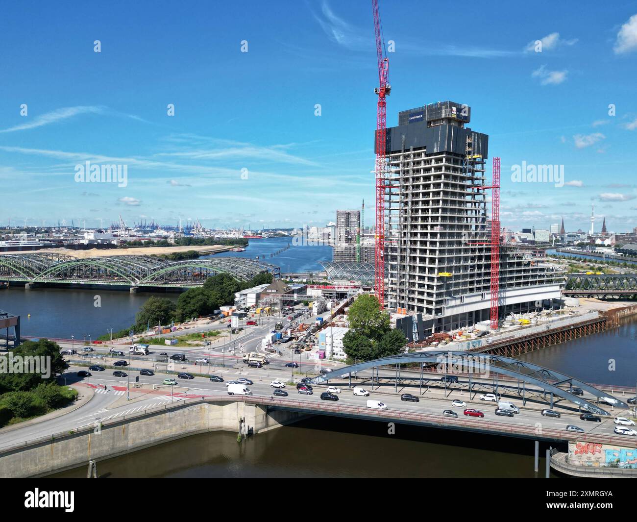 Elbtower an den Elbbrücken, Hamburg 29.7.2024 Norderelbe ...