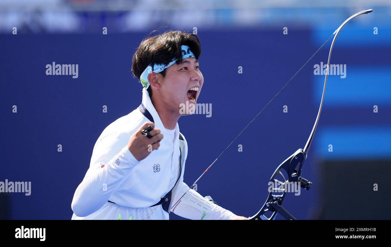 South Korea's Wooseok Lee celebrates winning during the men's team ...