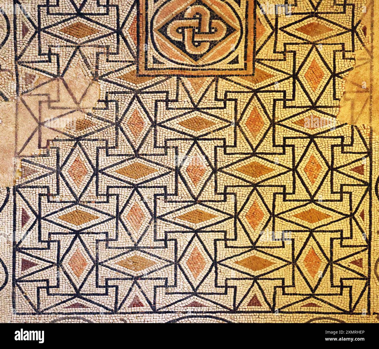 Ancient roman geometric mosaic hi-res stock photography and images - Alamy