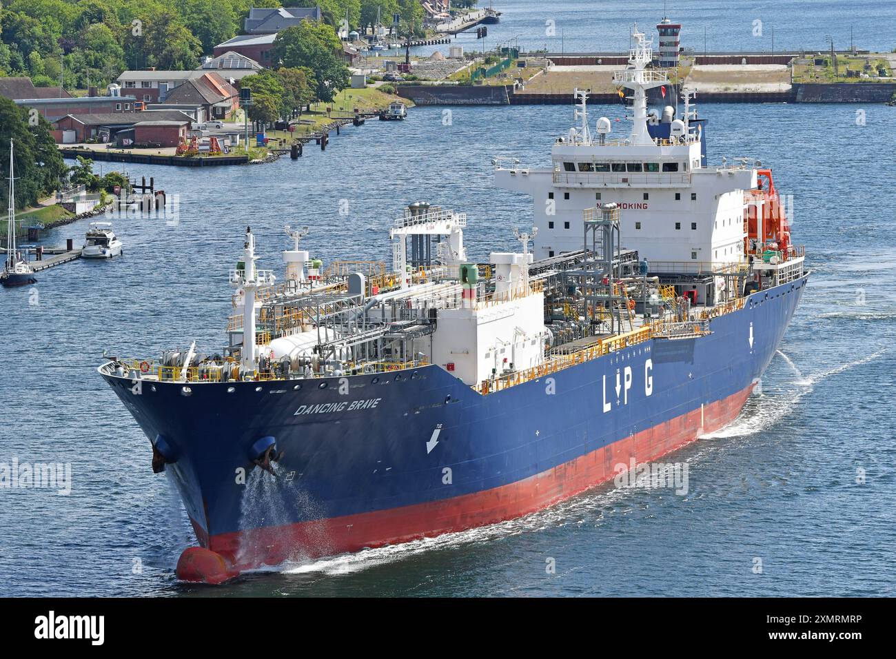 LPG-Tanker DANCING BRAVE passing the Kiel Canal Stock Photo - Alamy
